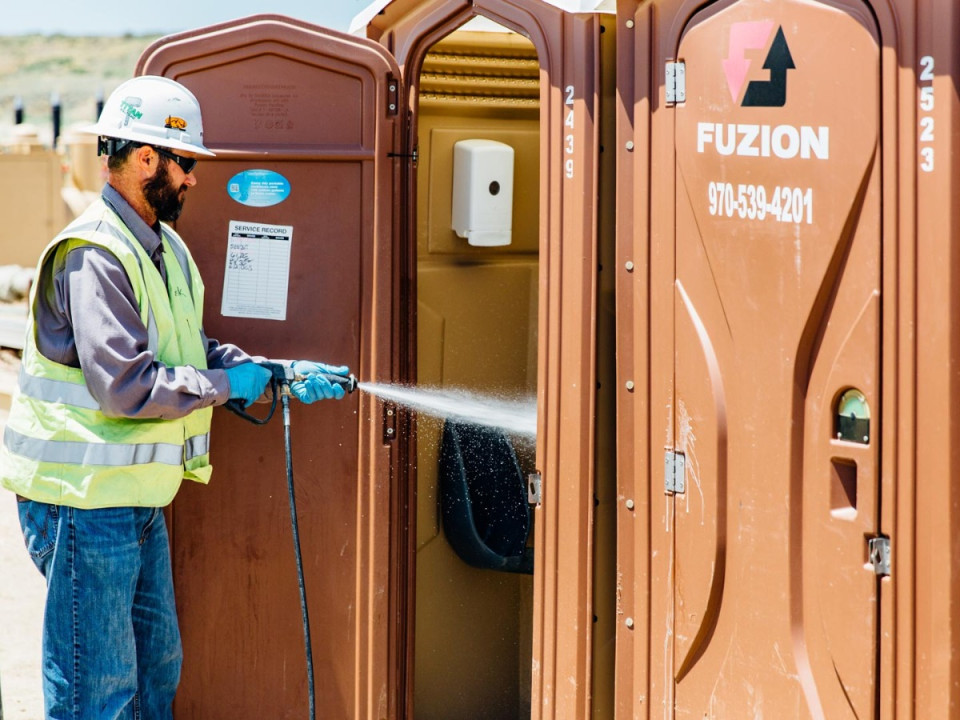 省大部份建築地盤下月起必須設沖水馬桶 | 加拿大中文電台 AM1470 FM96.1